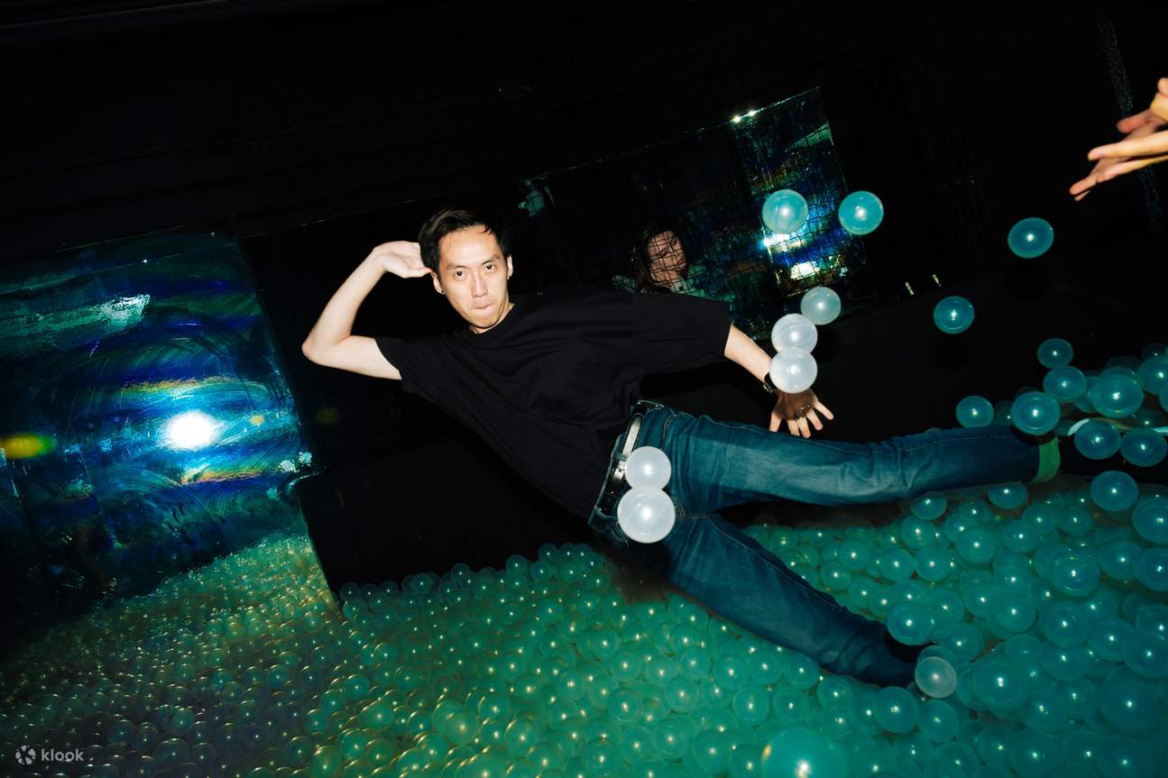 [KLOOK SPECIAL] 90minGlowBall Adult Ball Pit Bar - Klook United Kingdom